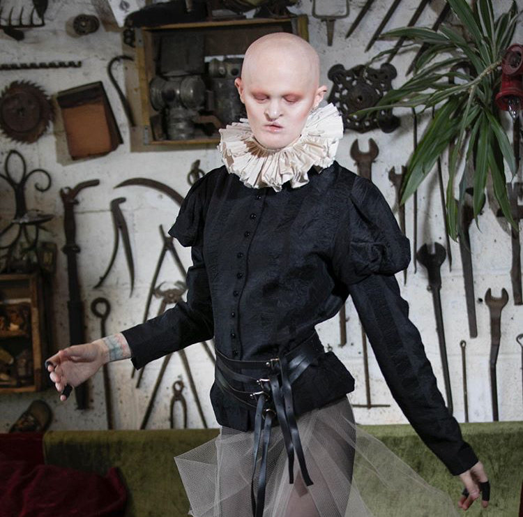 Elizabethan-Inspired Neck Ruff – Thorns Clothing